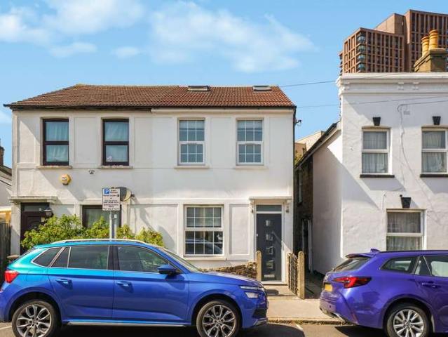 3 Bedroom End Of Terrace House
