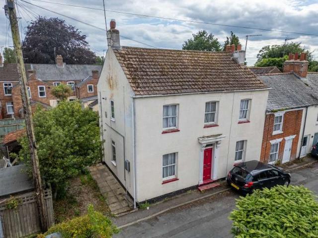 3 Bedroom End Of Terrace House