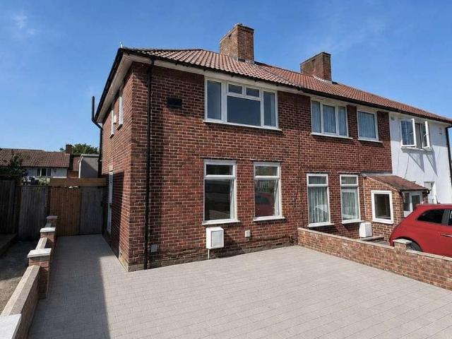 3 Bedroom End Of Terrace House