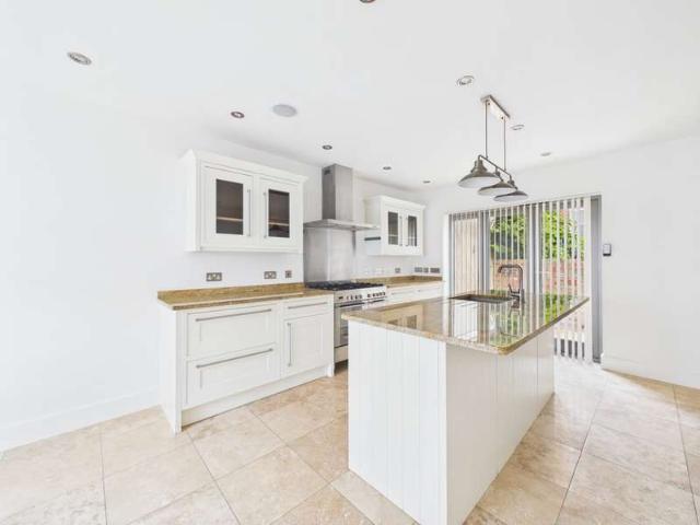 3 Bedroom End Of Terrace House