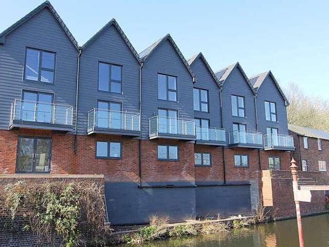 3 Bedroom End Of Terrace House