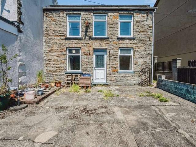 3 Bedroom End Of Terrace House