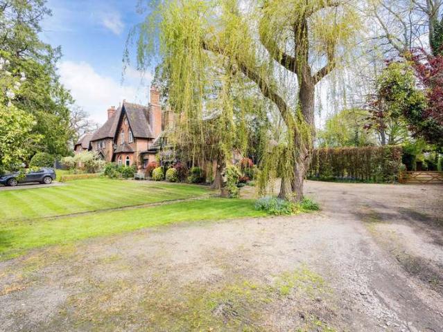 3 Bedroom End Of Terrace House