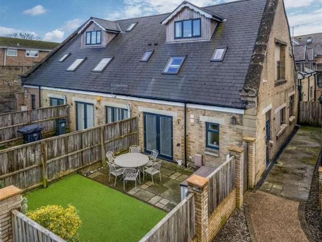 3 Bedroom End Of Terrace House
