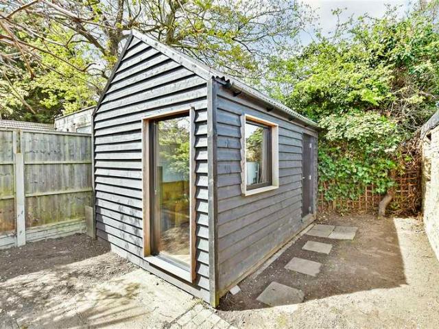 3 Bedroom End Of Terrace House