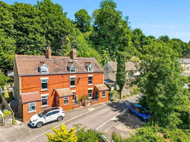 3 Bedroom End Of Terrace House