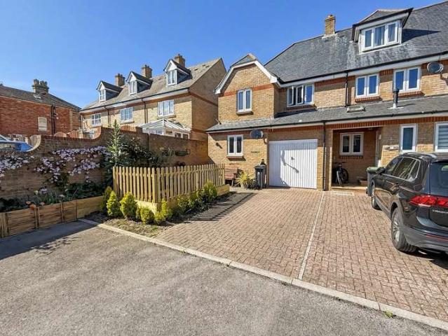 3 Bedroom End Of Terrace House