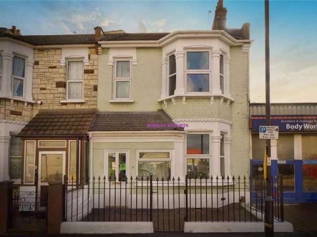 3 Bedroom End Of Terrace House