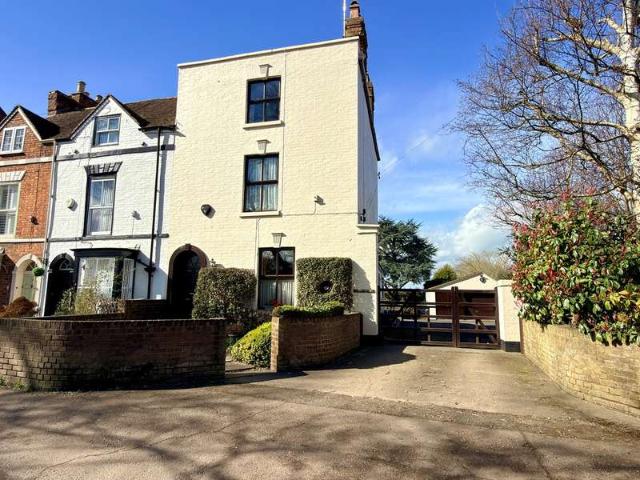 3 Bedroom End Of Terrace House
