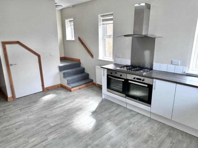 3 bedroom End of Terrace House