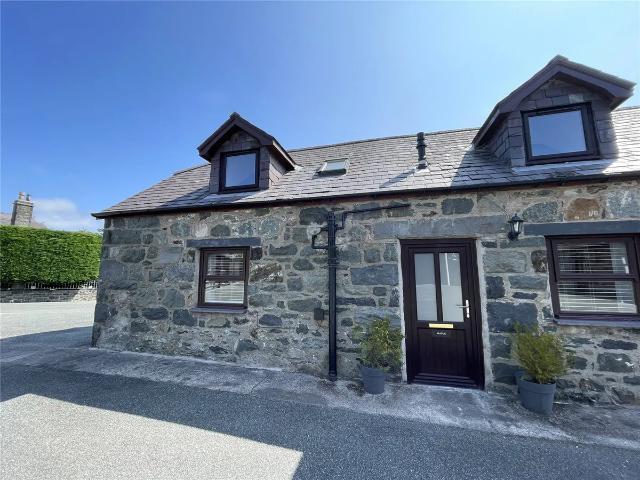 3 bedroom end of terrace house