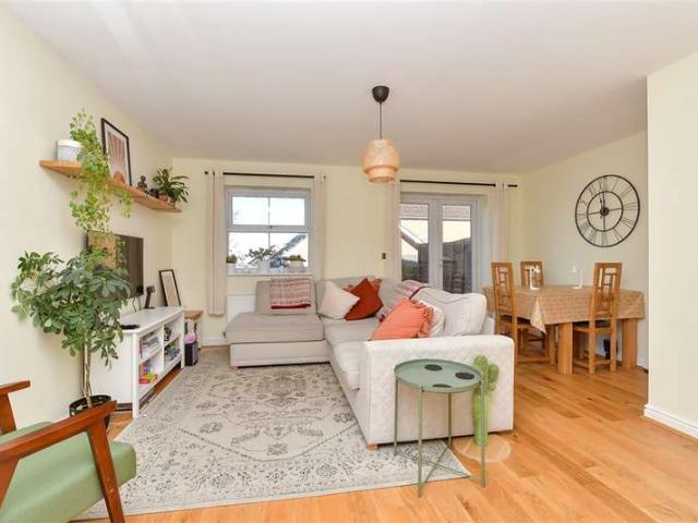 3 Bedroom End Of Terrace House