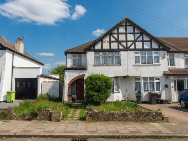 3 Bedroom End Of Terrace House