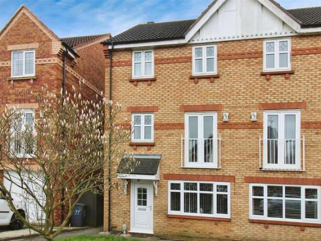 4 Bedroom End Of Terrace House