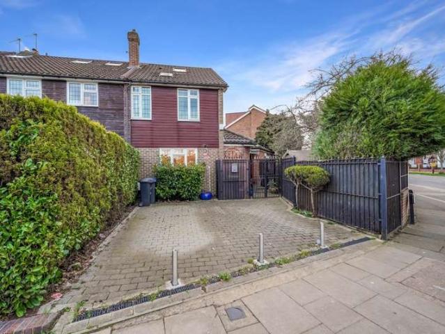 3 Bedroom End Of Terrace House