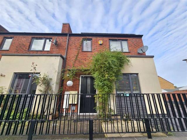 3 Bedroom End Of Terrace House