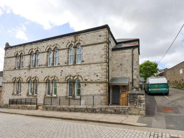 3 Bedroom End Of Terrace House