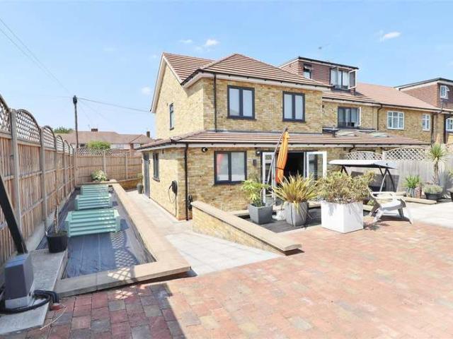 3 Bedroom End Of Terrace House