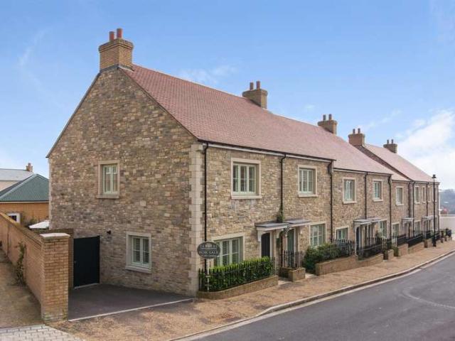 3 Bedroom End Of Terrace House