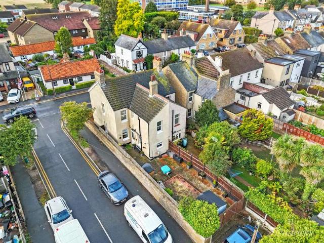 3 Bedroom End Of Terrace House