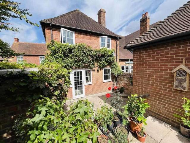 3 Bedroom End Of Terrace House