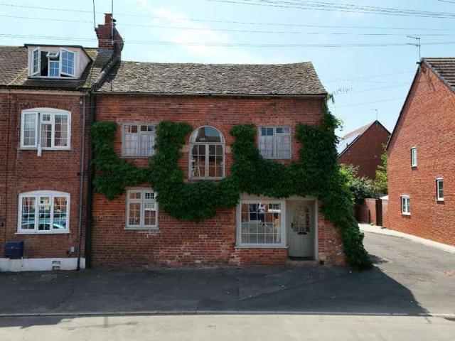 3 Bedroom End Of Terrace House