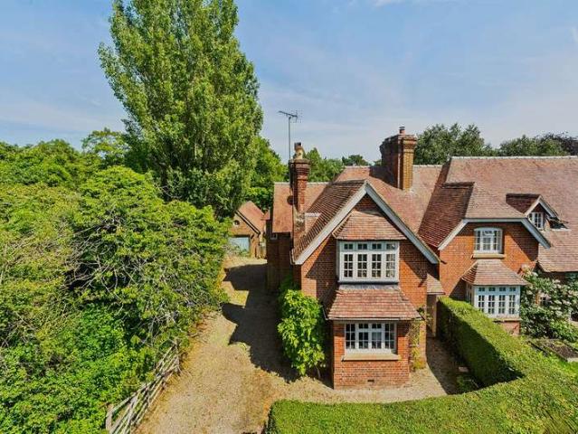 3 Bedroom End Of Terrace House