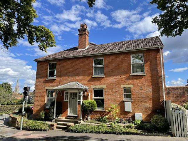 3 Bedroom End Of Terrace House