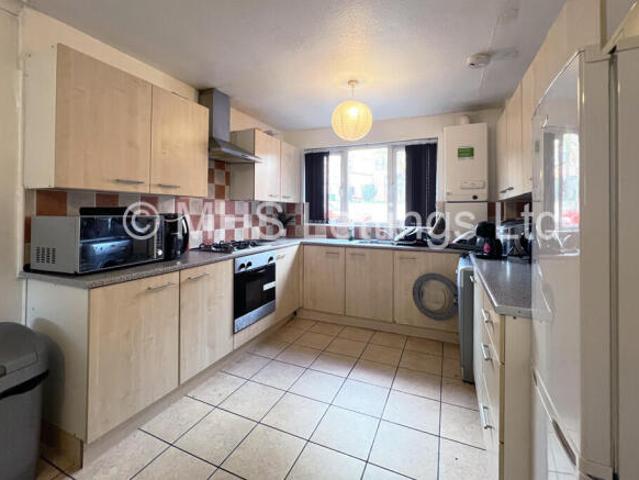 3 bedroom end of terrace house for rent in 23 Kendal Lane, Leeds, LS3 1AS, LS3