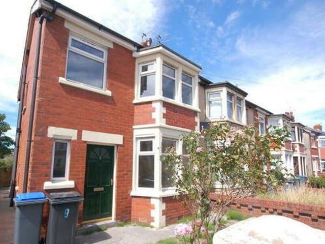 3 bedroom end of terrace house for rent in 9 Carleton Avenue FY3
