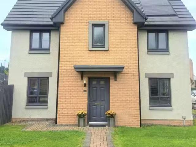 3 bedroom end of terrace house for rent in Countesswells Park.