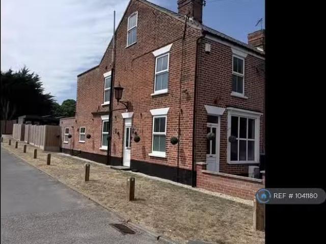 3 bedroom end of terrace house for rent in Covert Road, Southw.