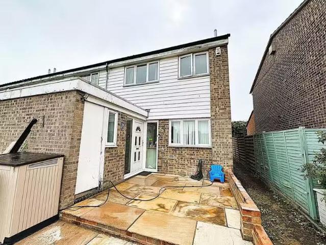 3 bedroom end of terrace house for rent in Cowden Road, Orping.