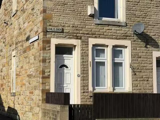 3 bedroom end of terrace house for rent in Coal Clough Lane, B.