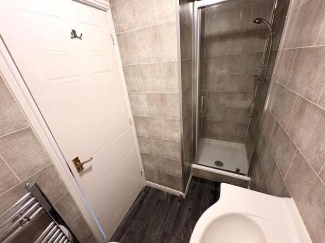 3 bedroom end of terrace house for rent in Canalside, Longford, CV6
