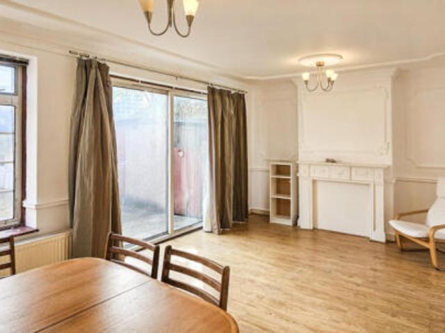 3 bedroom end of terrace house for rent in Canning Town, London, E16