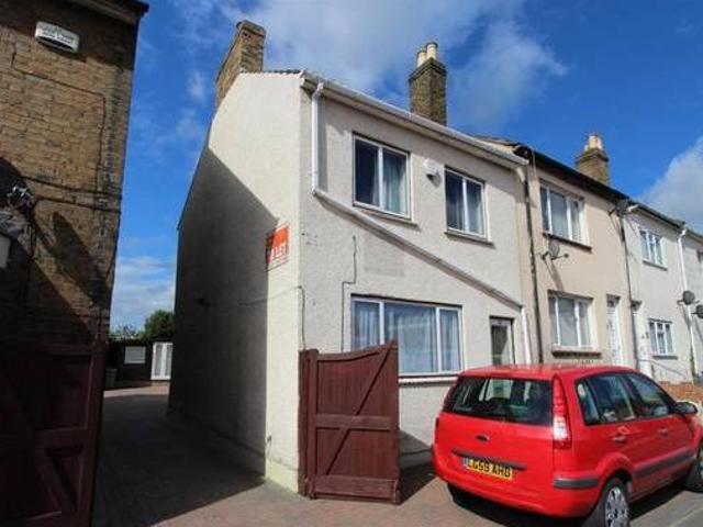 3 bedroom end of terrace house for rent in Canterbury Road Sittingbourne ME10