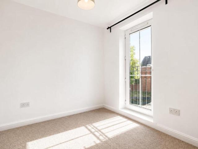 3 bedroom end of terrace house for rent in Casson Drive, Stoke Park, BS16