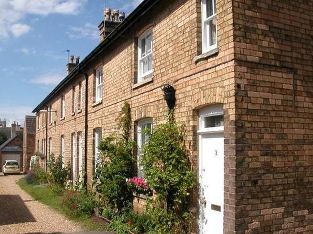 3 bedroom end of terrace house for rent in Church Court Stamford Lincolnshire PE9
