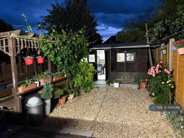 3 bedroom end of terrace house for rent in Chagford Road, Reading, RG2