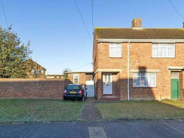 3 bedroom end of terrace house for rent in Chaucer Road Sittingbourne Kent ME10
