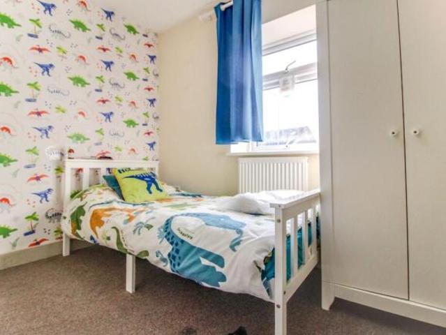 3 bedroom end of terrace house for rent in Cheney Manor Road, Swindon, SN2