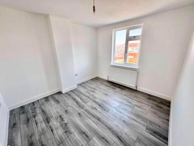 3 bedroom end of terrace house for rent in CHEVERAL Avenue, Coventry, CV6
