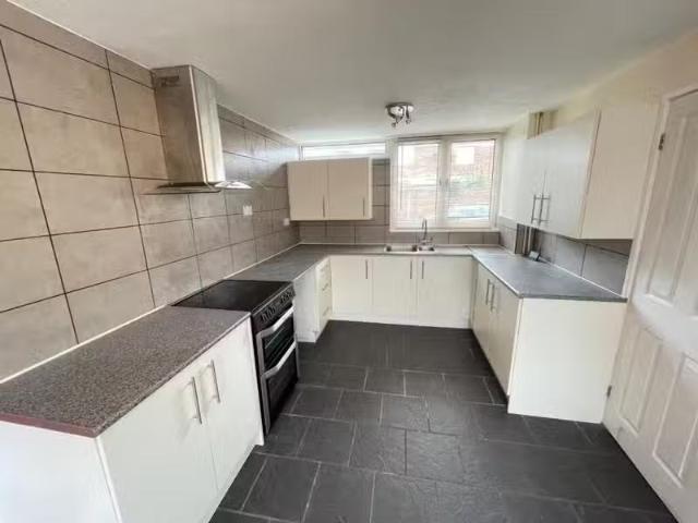 3 bedroom end of terrace house for rent in Clare Close, Milden.