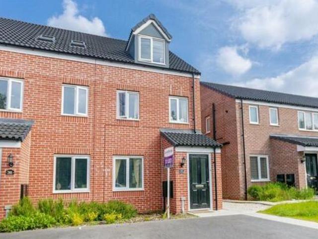 3 Bedroom End Of Terrace House For Rent In Clipstone Village