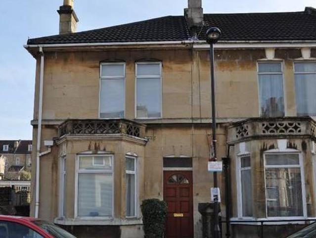3 bedroom end of terrace house for rent in Crandale RoadBathBA2