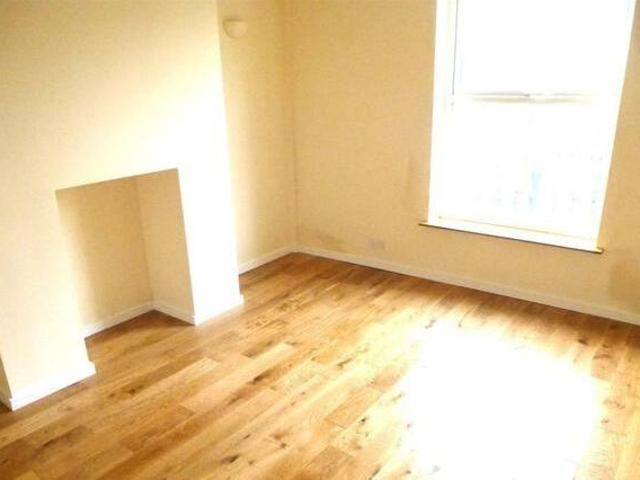 3 Bedroom End Of Terrace House For Rent In Crosland Moor