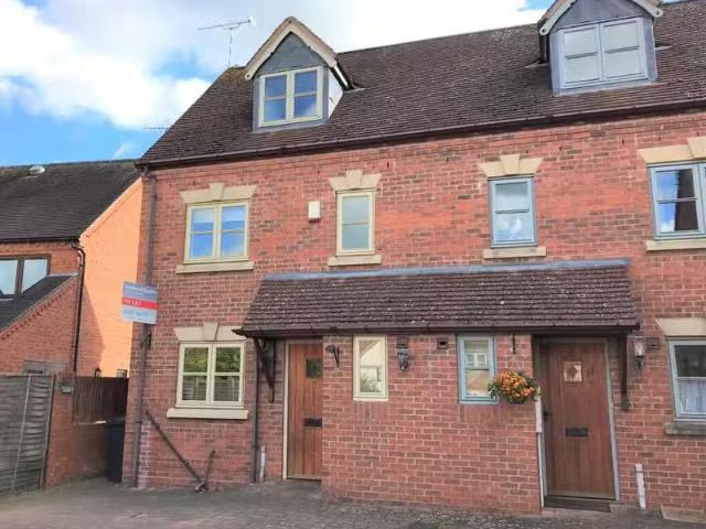 3 bedroom end of terrace house for rent in Abbey Mews, Alceste.
