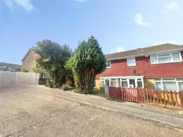 3 bedroom end of terrace house for rent in Alder Way, Swanley.