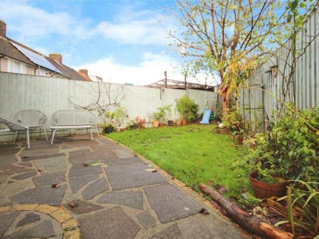 3 bedroom end of terrace house for rent in Alibon Road, Dagenham, RM10